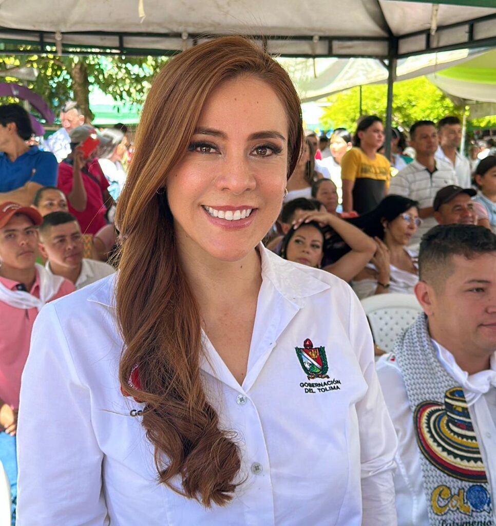 Victoria Castillo González, gerente de la Fábrica de Licores, fue ...